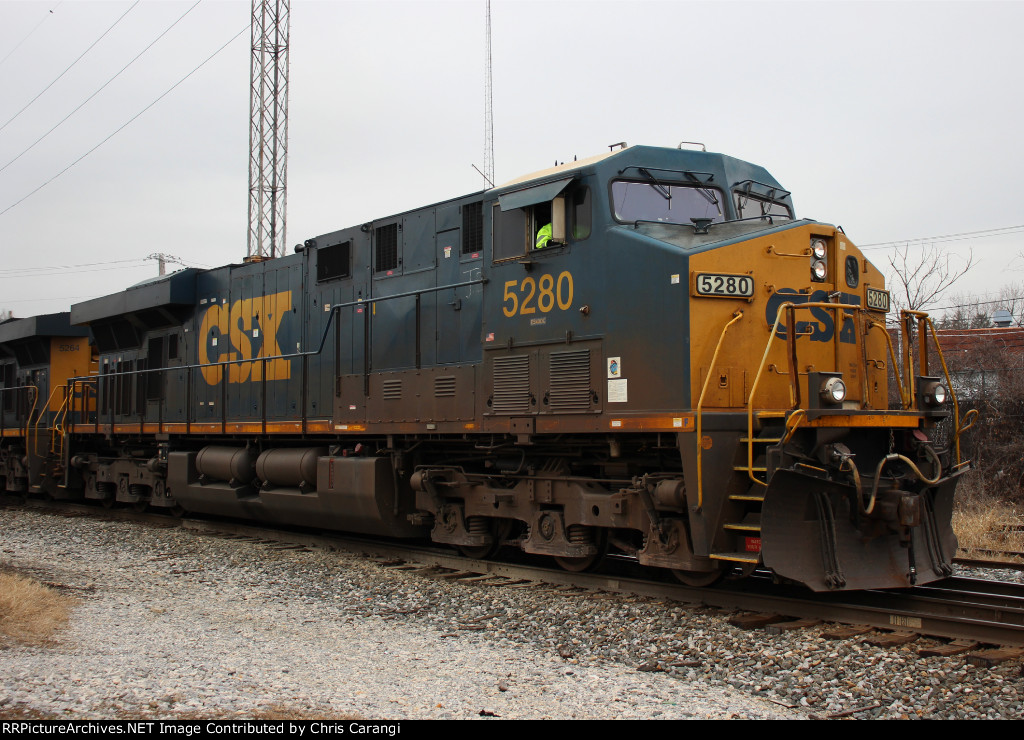 CSXT 5280 on Q300-09